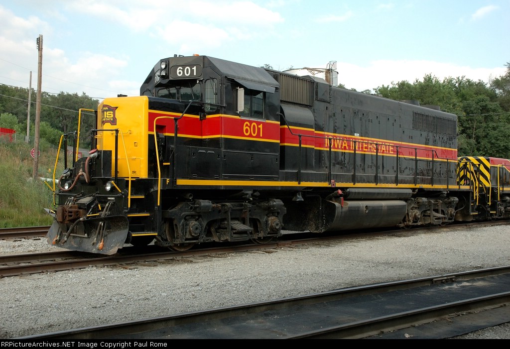 IAIS 601, EMD GP38, is the controlling unit for the NEW IAIS 650 4-axle slug